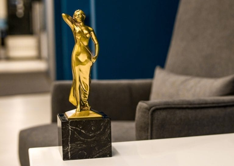 Award Statues [Unique Designs] | CRISTAUX