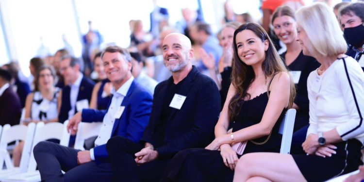 12 Award Ceremony Ideas for Unforgettable Occasions | CRISTAUX