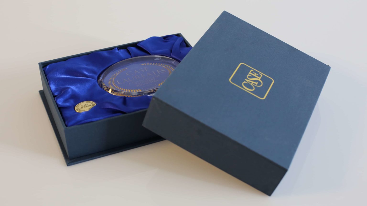 Commemorative Awards: Meaning, Types, Materials | CRISTAUX