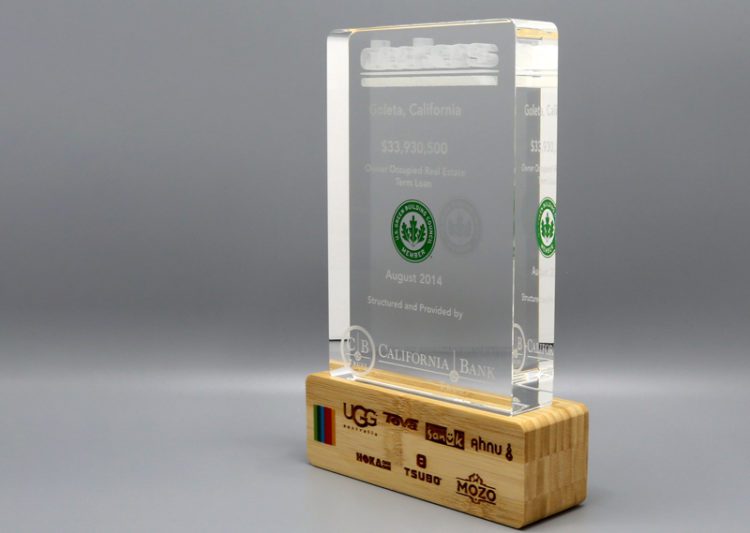 3D Lasered Panel with Wood Base - Cristaux International
